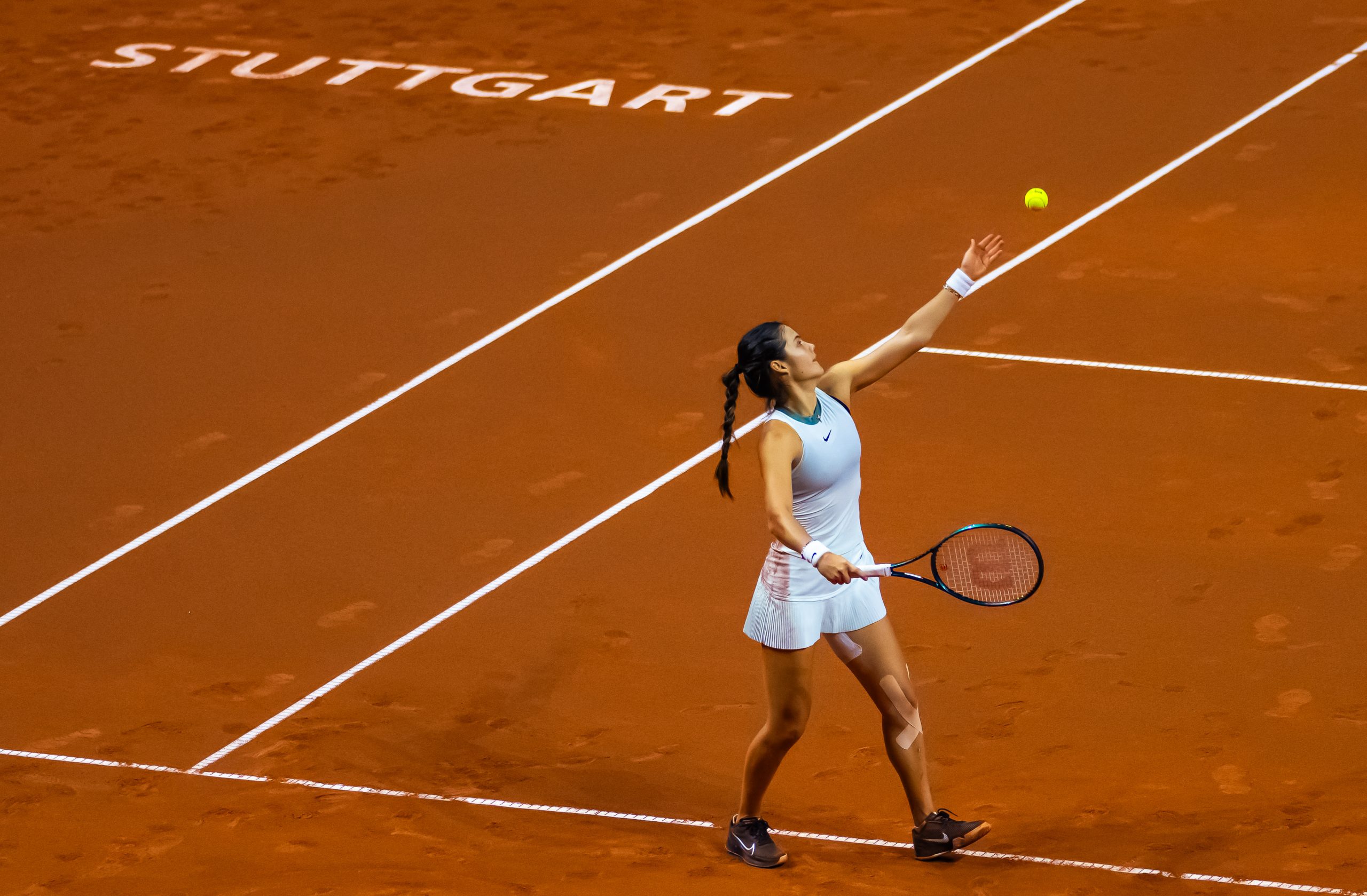 Le premier tour entre Emma Raducanu et l’ancienne n°1 mondiale Karolina ...