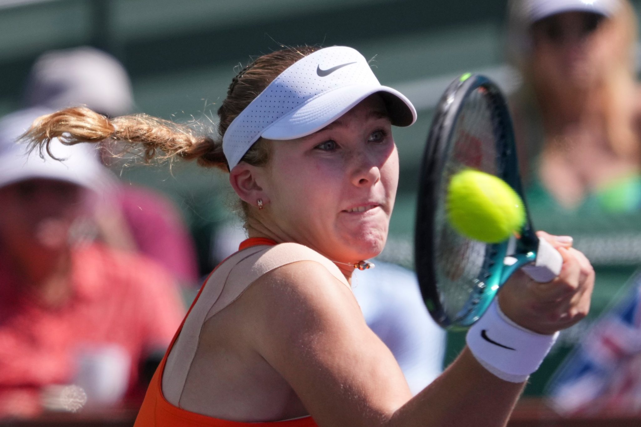 L'adolescent Mirra Andreeva bat Aryna Sabalenka, n ° 1, pour remporter ...